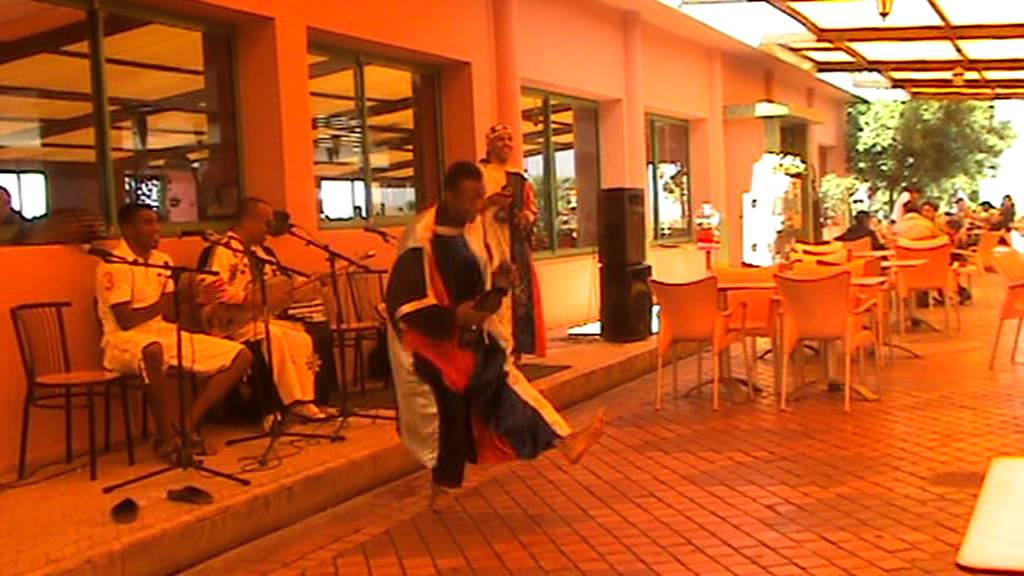 Traditional Moroccan Gnawa live music, dancing and singing - YouTube