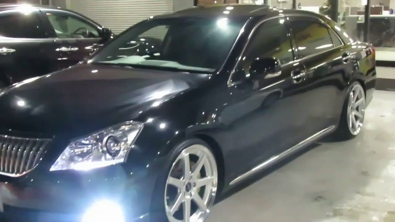 Toyota Crown Majesta - YouTube