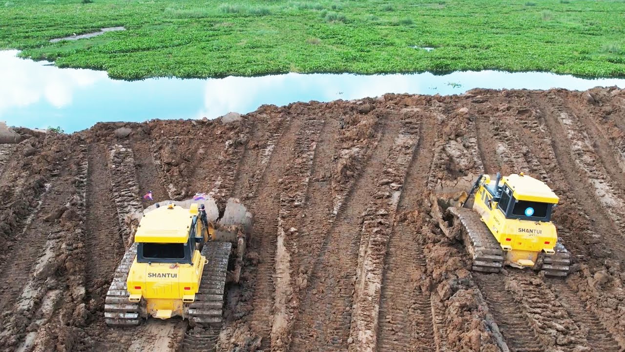 Techniques Boggy Field Landfill Process Experience Operator Bulldozer ...