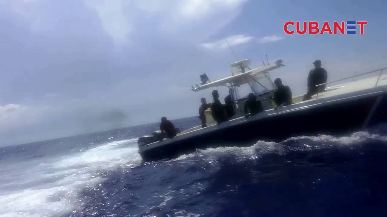 Balseros son interceptados por guardacostas cubanos - YouTube