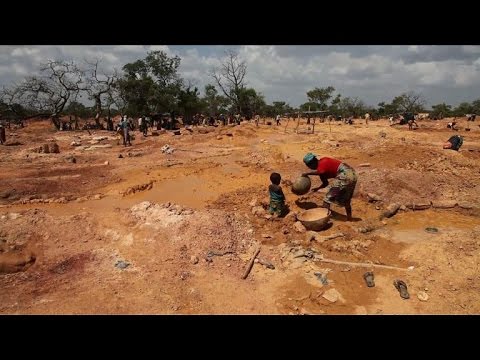 Mali: l'orpaillage traditionnel connaît un regain d'activité - YouTube