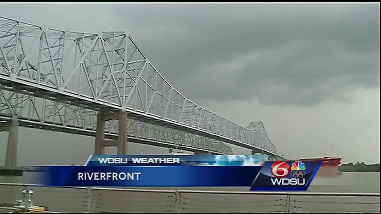 Lightning stuns WDSU meteorologist Jay Gallé - YouTube