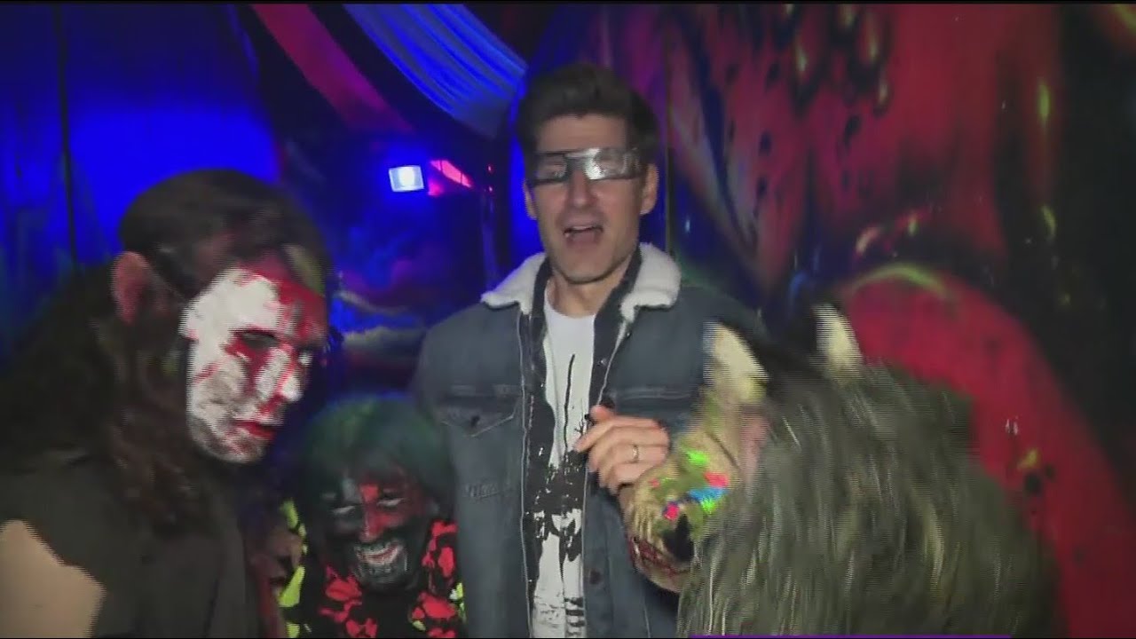 Blood Manor: The ultimate haunted house experience - YouTube