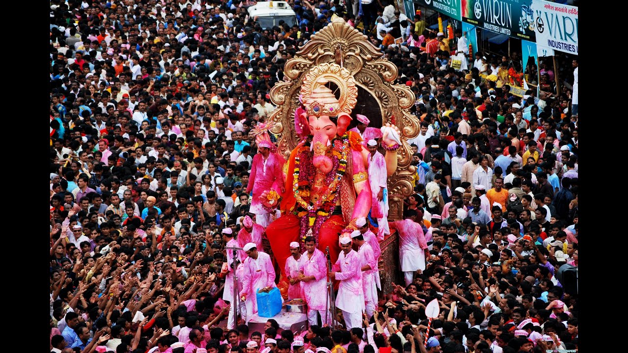 MUST WATCH CROWD OF LALBAUGCHA RAJA - YouTube