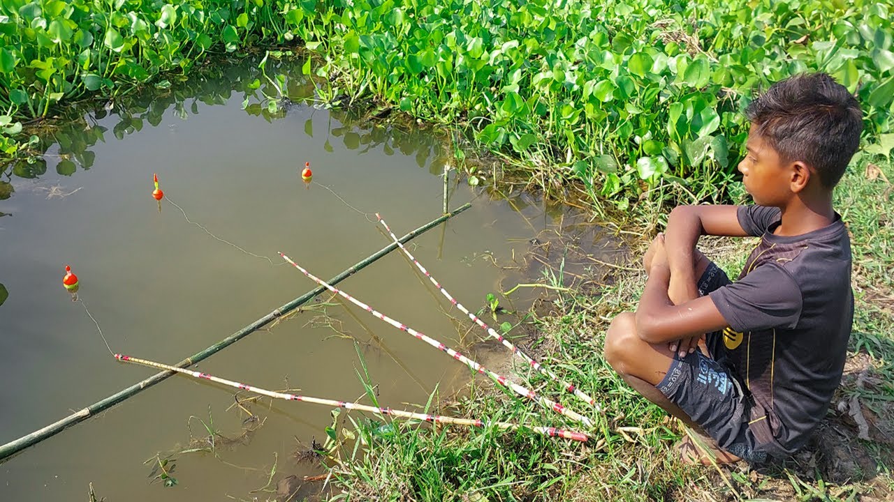 New Best Hook Fishing Video |Traditional Boy Hunting Big Fish With Hook ...
