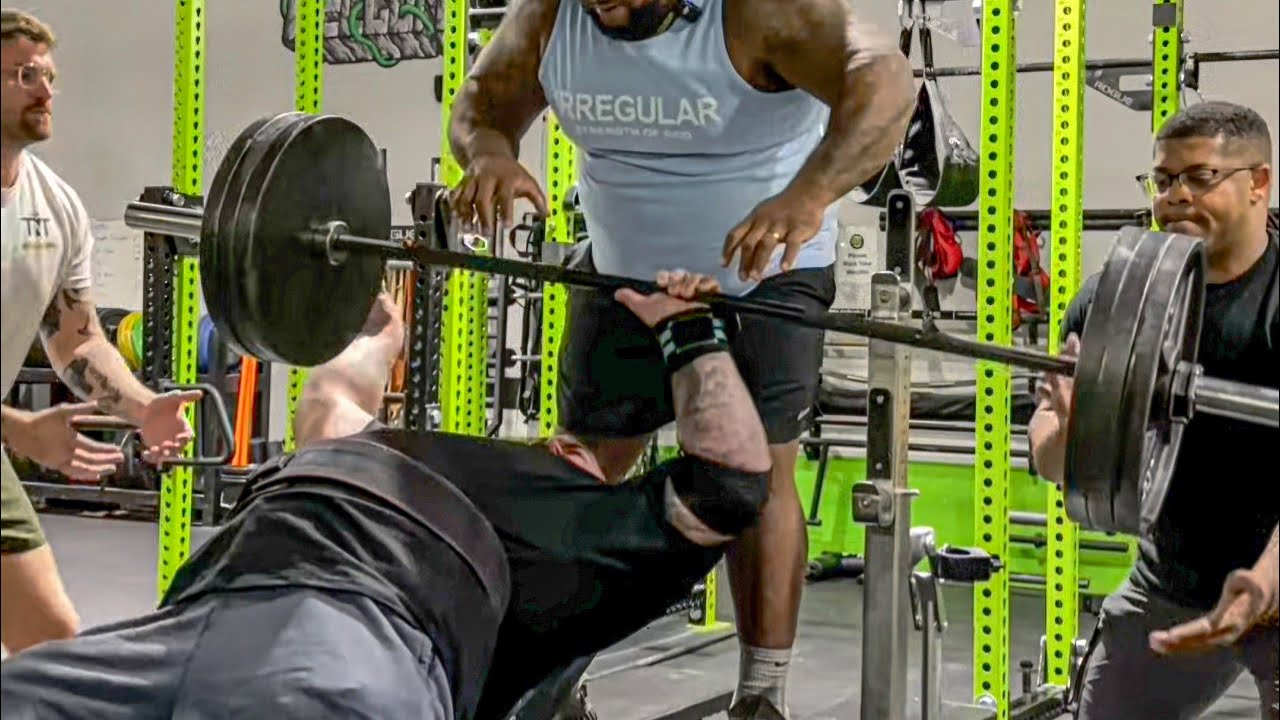 The World’s Heaviest One Arm Bench - YouTube