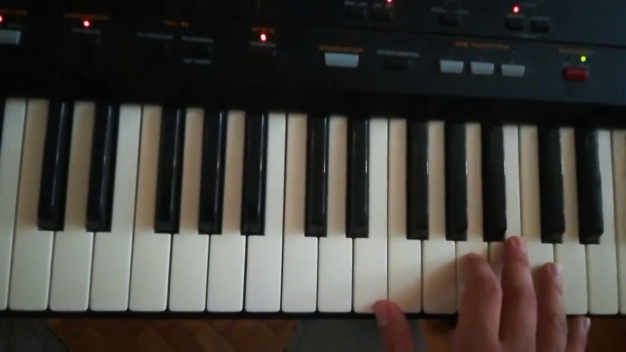 Roland E 28 Sláger stílus - YouTube