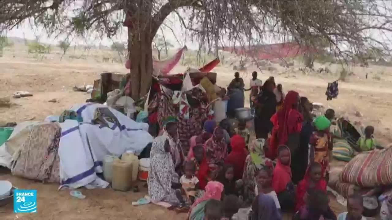 القتال في السودان آلاف اللاجئين السودانيين يتدفقون على تشاد المجاورة