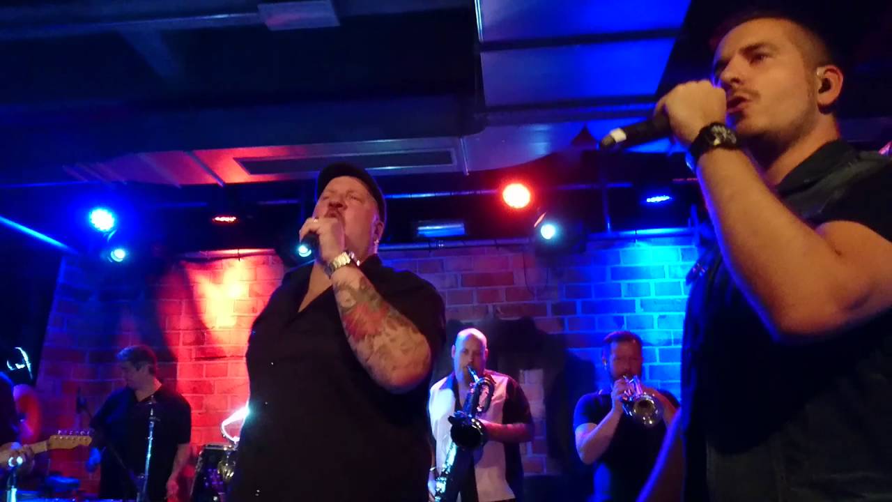 Schramme 11 - Wir schreiben heut Geschichte - live in Nürnberg - YouTube