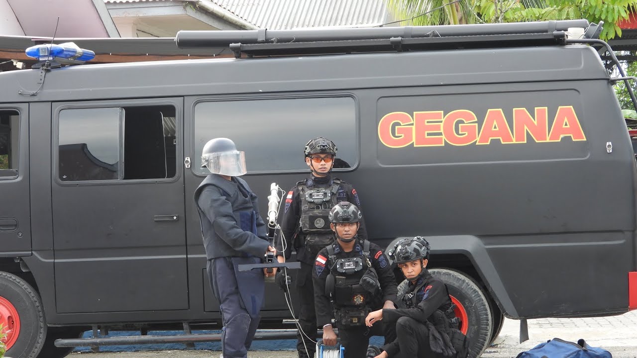 Brimob on action - YouTube