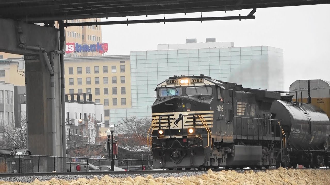 NS 9792 One Unit Wonder, Davenport, IA 11/27/2022 - YouTube