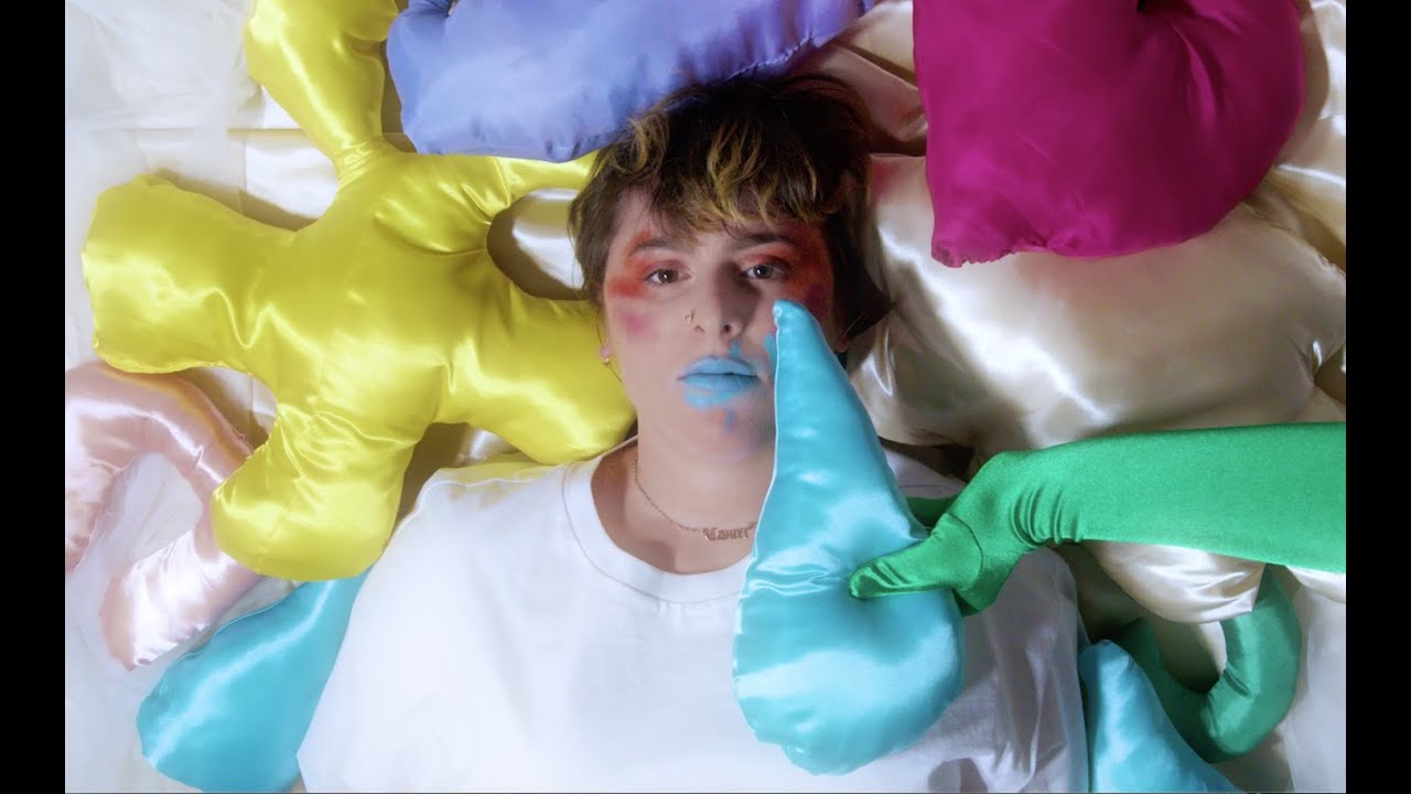 Taylor Kelly - Maybe (Official Music Video) - YouTube