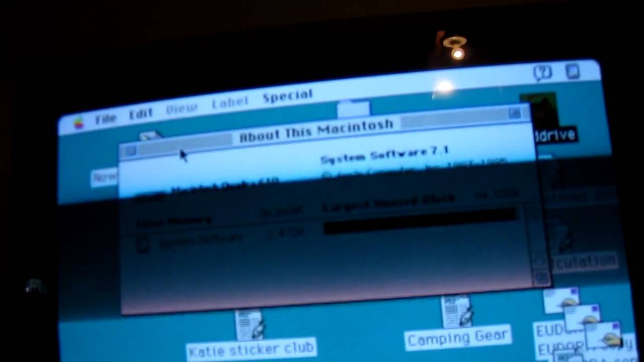 Booting up a macintosh quadra 610 - YouTube