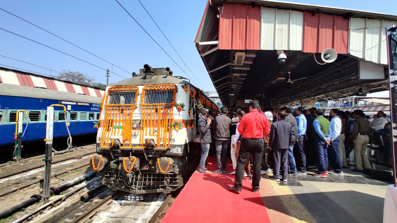 IRCTC's 3rd Private Train Varanasi Indore Mahakal Express departing ...