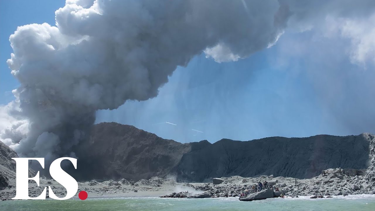 Volcano eruption New Zealand White Island: moment Whakaari volcano ...
