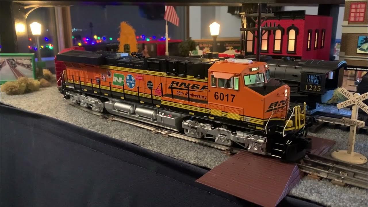 BRAND NEW! MTH Electric Trains BNSF 25th Anniversary ES44 Diesel Locomotive - YouTube