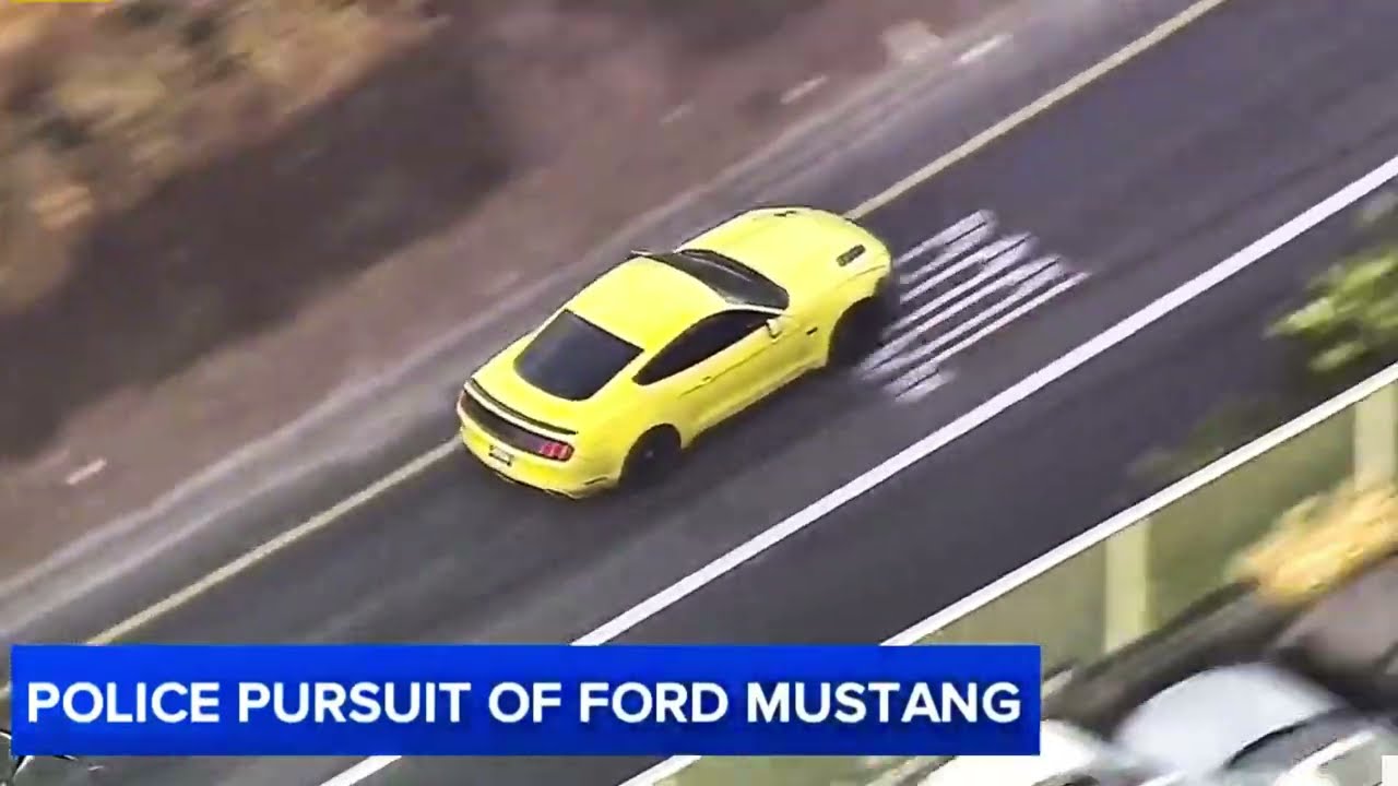 High Speed Ford Mustang Chase - YouTube