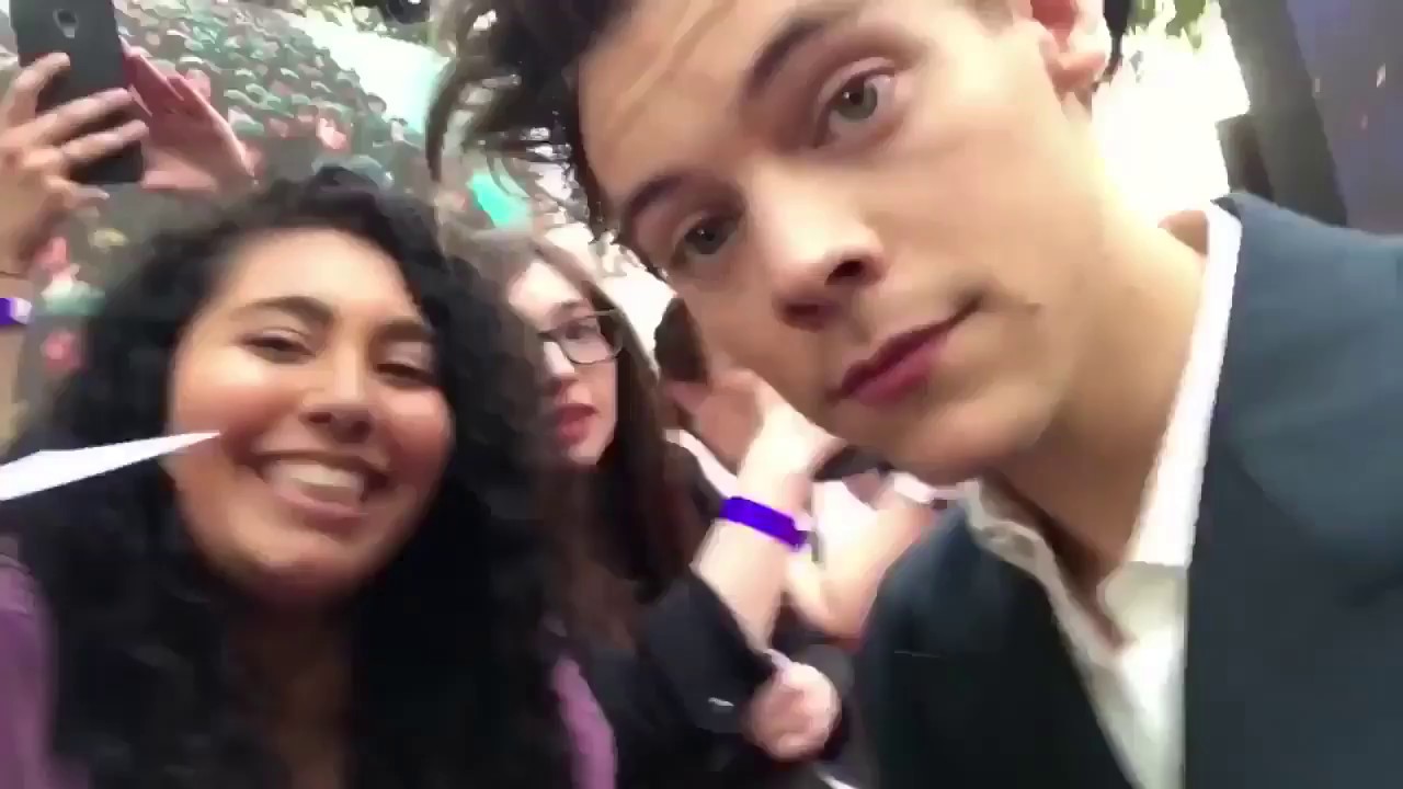 HARRY STYLES SAYING CUTE AND Adorable "Hello" - YouTube