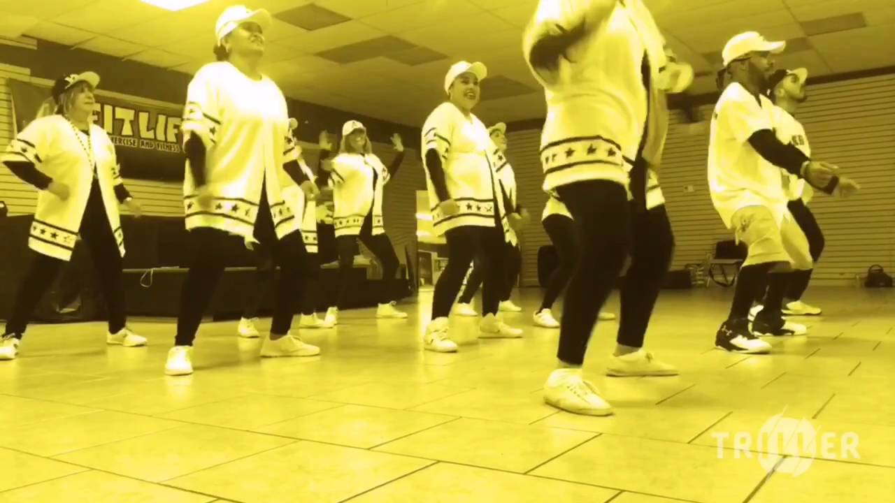 Cholo Zumba Baila con Mire y Los cholos - YouTube