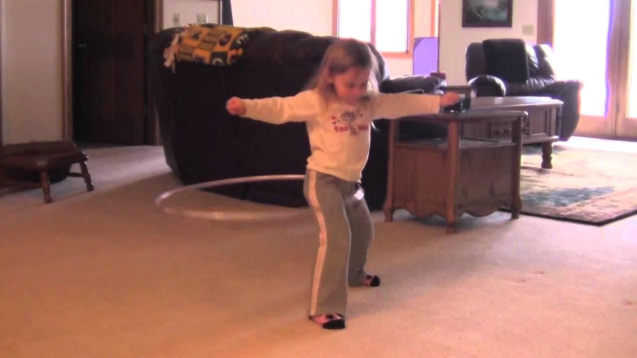 4 year old Isabella Hula Hooping - YouTube