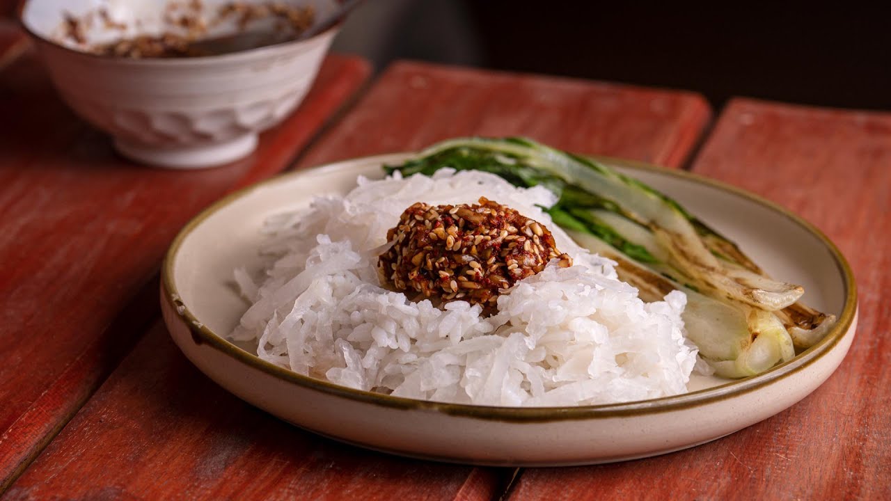 Korean Radish Rice with a spicy Sauce - Mu Bap - Easy Vegan Recipe ...