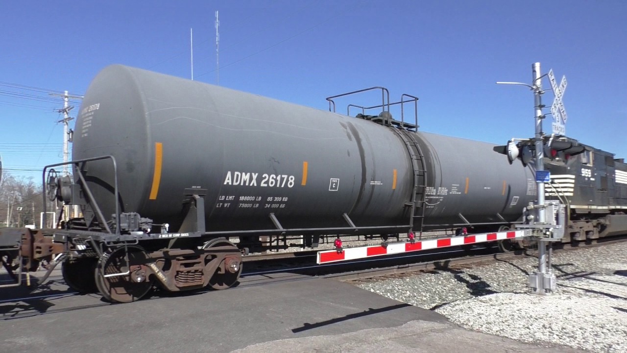 NS180 at Cooke Rd. with an SD60E in the lead. - YouTube