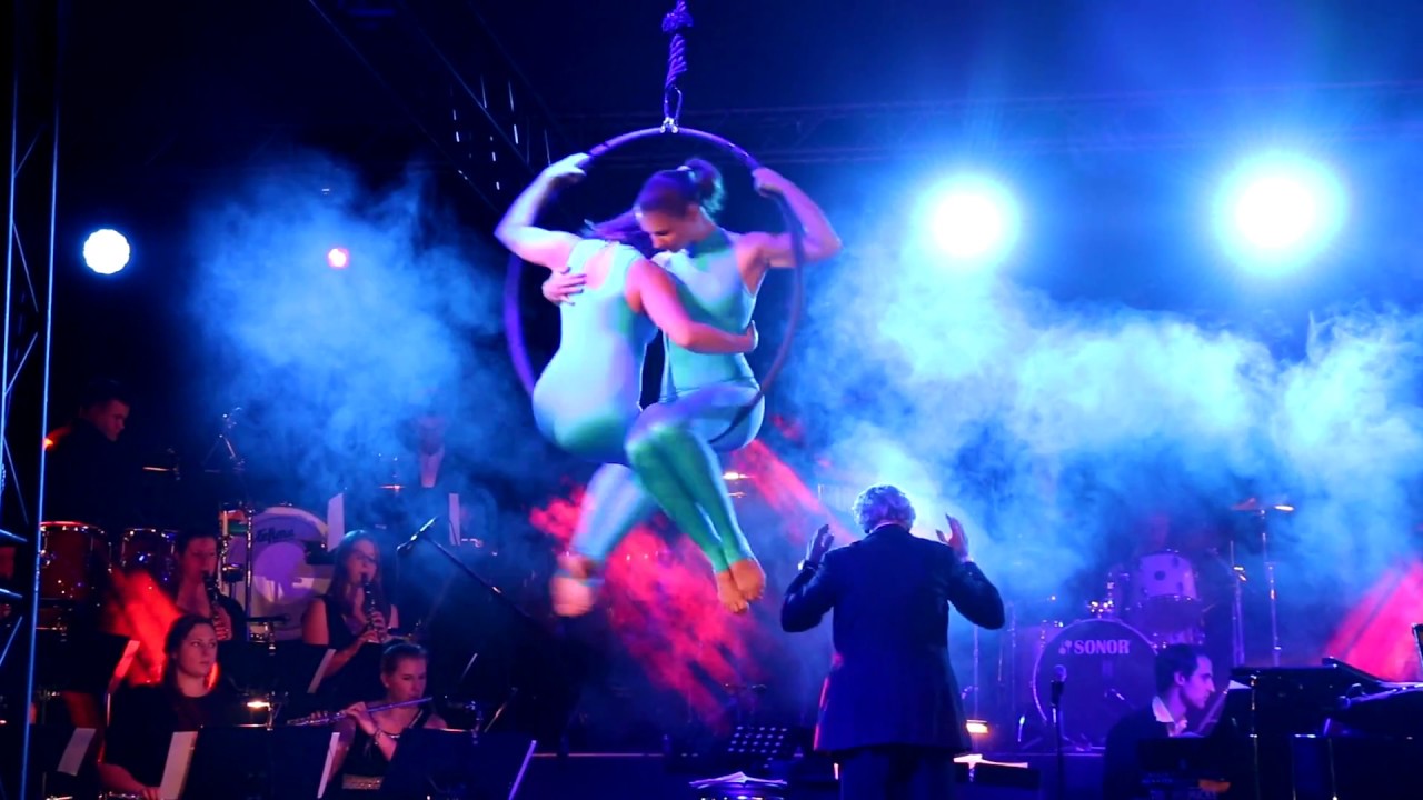 Aerial Hoop Show "Nothing Else Matters" von schwerelos mit dem Modern ...