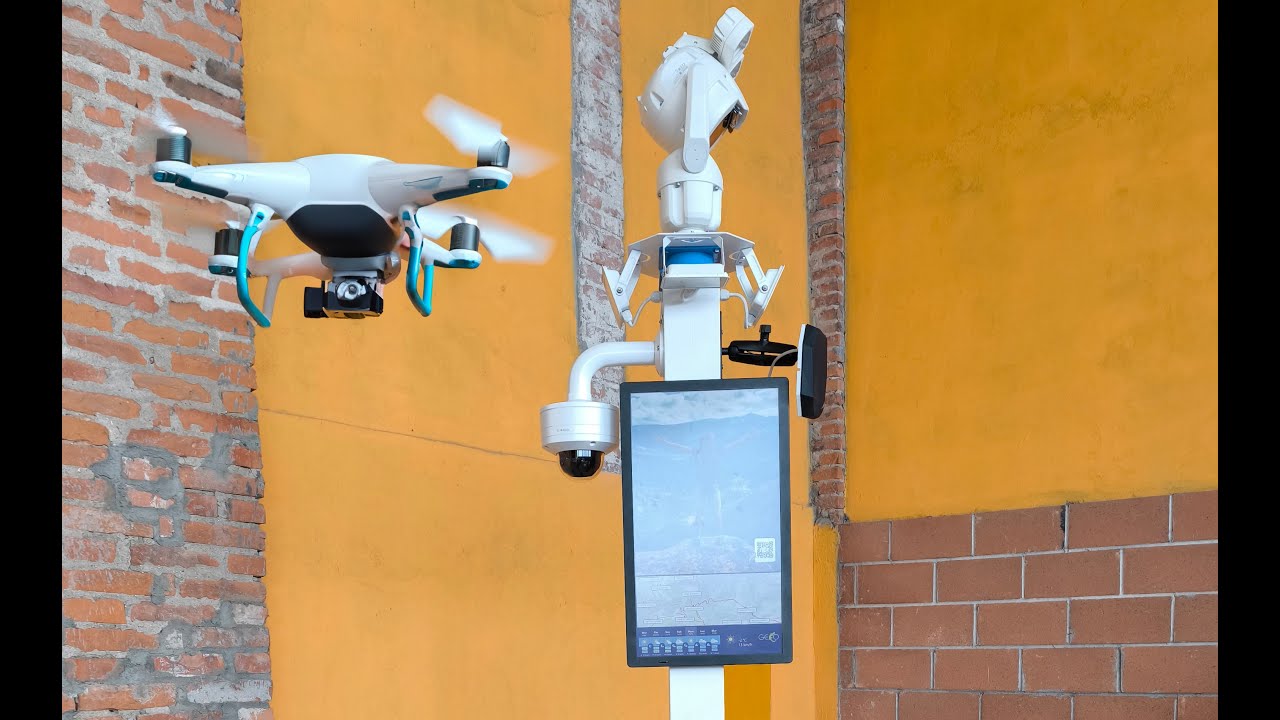 Geco, il palo intelligente con drone integrato - YouTube