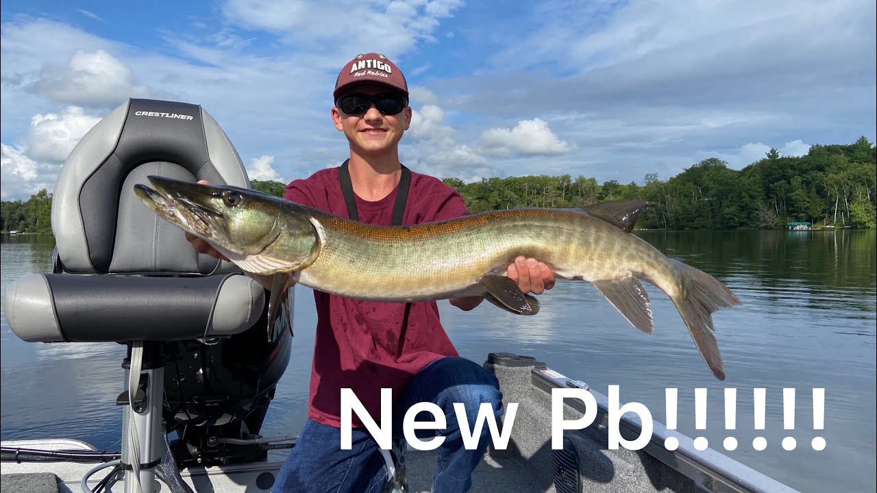Musky Eats Bucktail!!!! New Pb!!! Plus Bonus Crappie. - YouTube