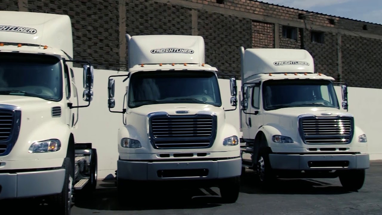 Entrega de camiones Freightliner - Transler EIRL - YouTube