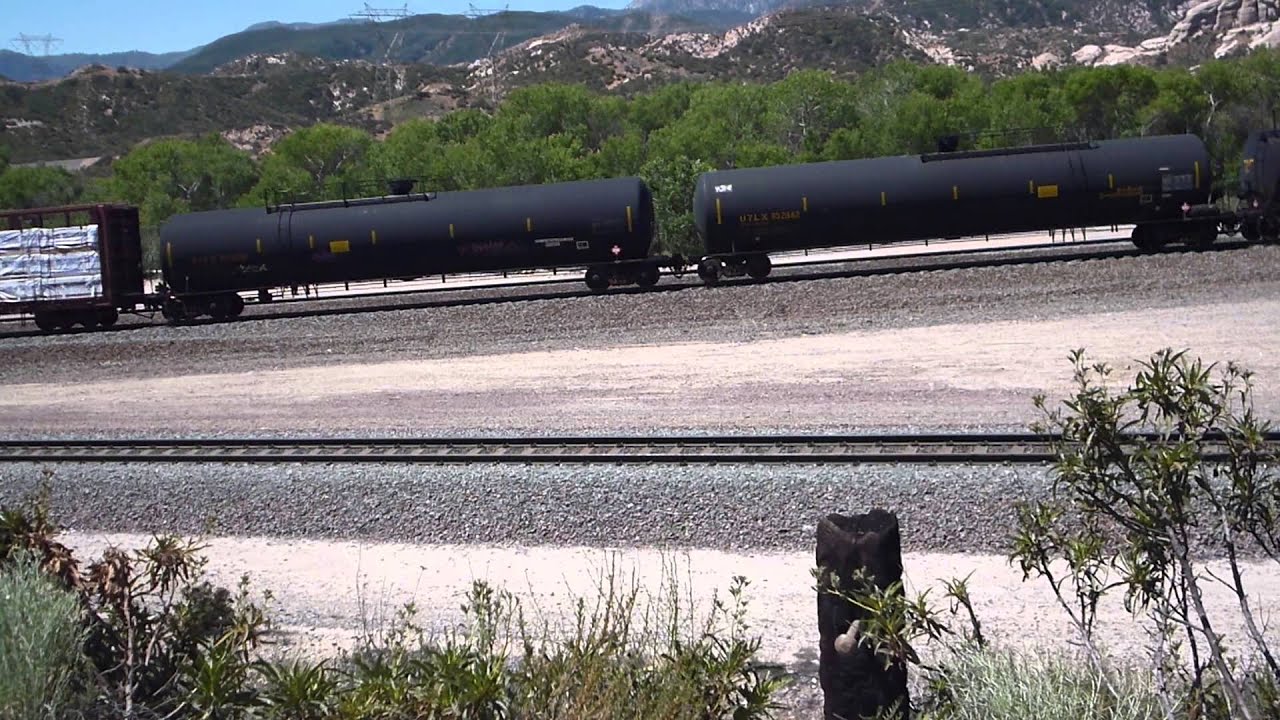 BNSF 7776 7747 7713 7765 - 5522 6888 （貨物列車） - YouTube