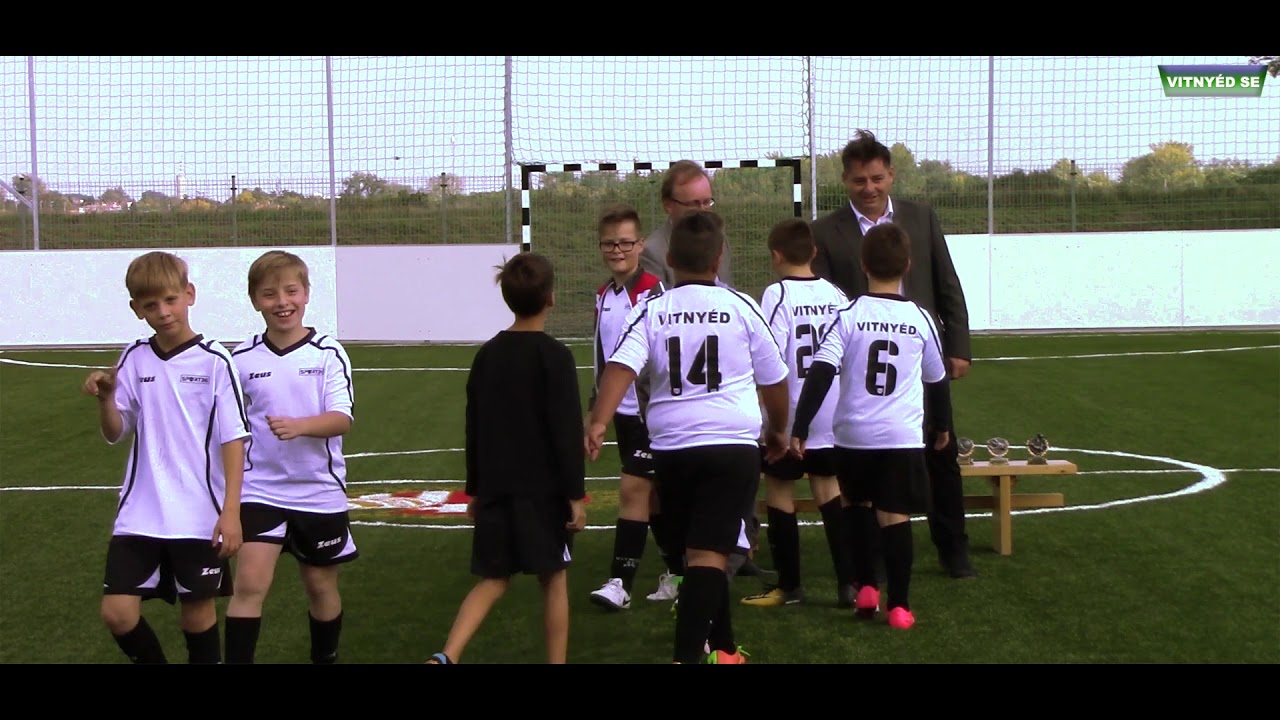 Vitnyéd műfüves pálya átadó foci - YouTube