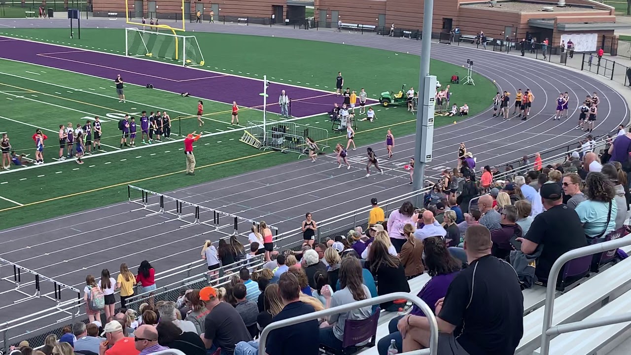 2019 Track@ Waukee: Shuttle Hurdle Relay - YouTube