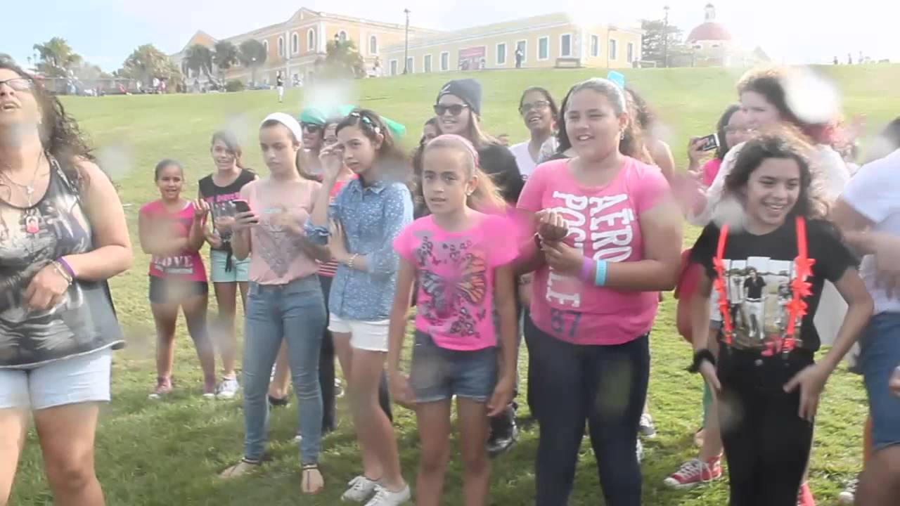 Directioners boricuas singing! - YouTube