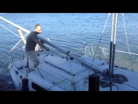 Mast raising Macgregor 25 part 8 - YouTube