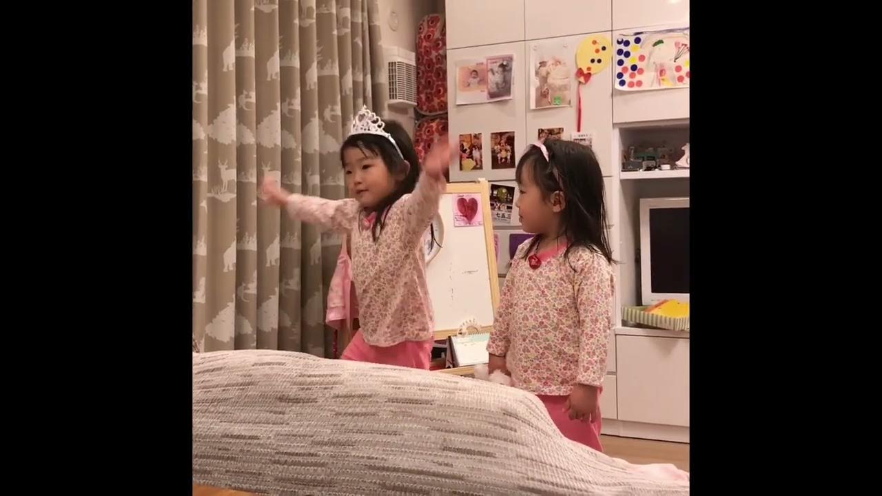 Singing Annie♪in Japanese Suzuka(age2)＆Konoka(age3) & in English Suzuka(age8)solo,🎹Konoka(age9 ...