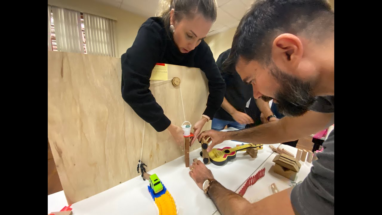 Team building chain reaction - YouTube