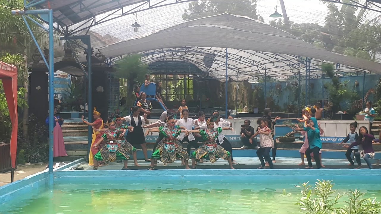 FlashMob Tari Topeng Bapang Parade Pendidikan & Kebudayaan Kab Malang ...