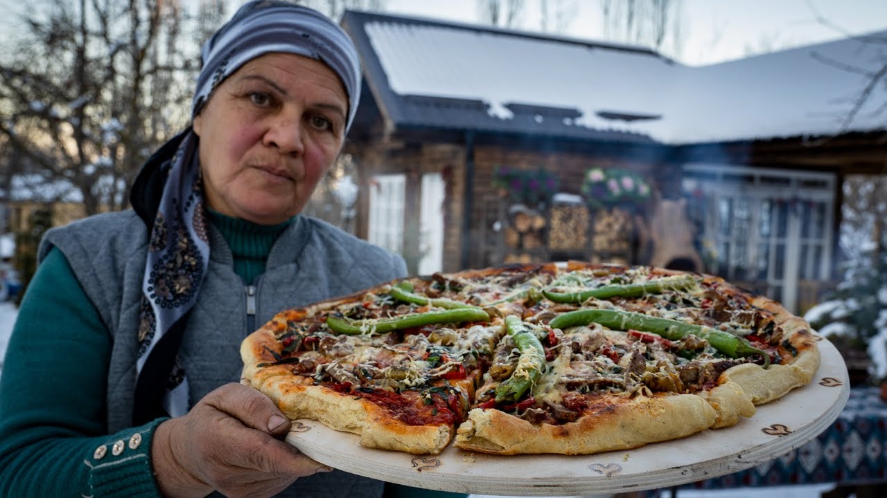 🔥 Campfire Steak Pizza: Grilled to Perfection on the Sadj Grill 🍕🥩 ...