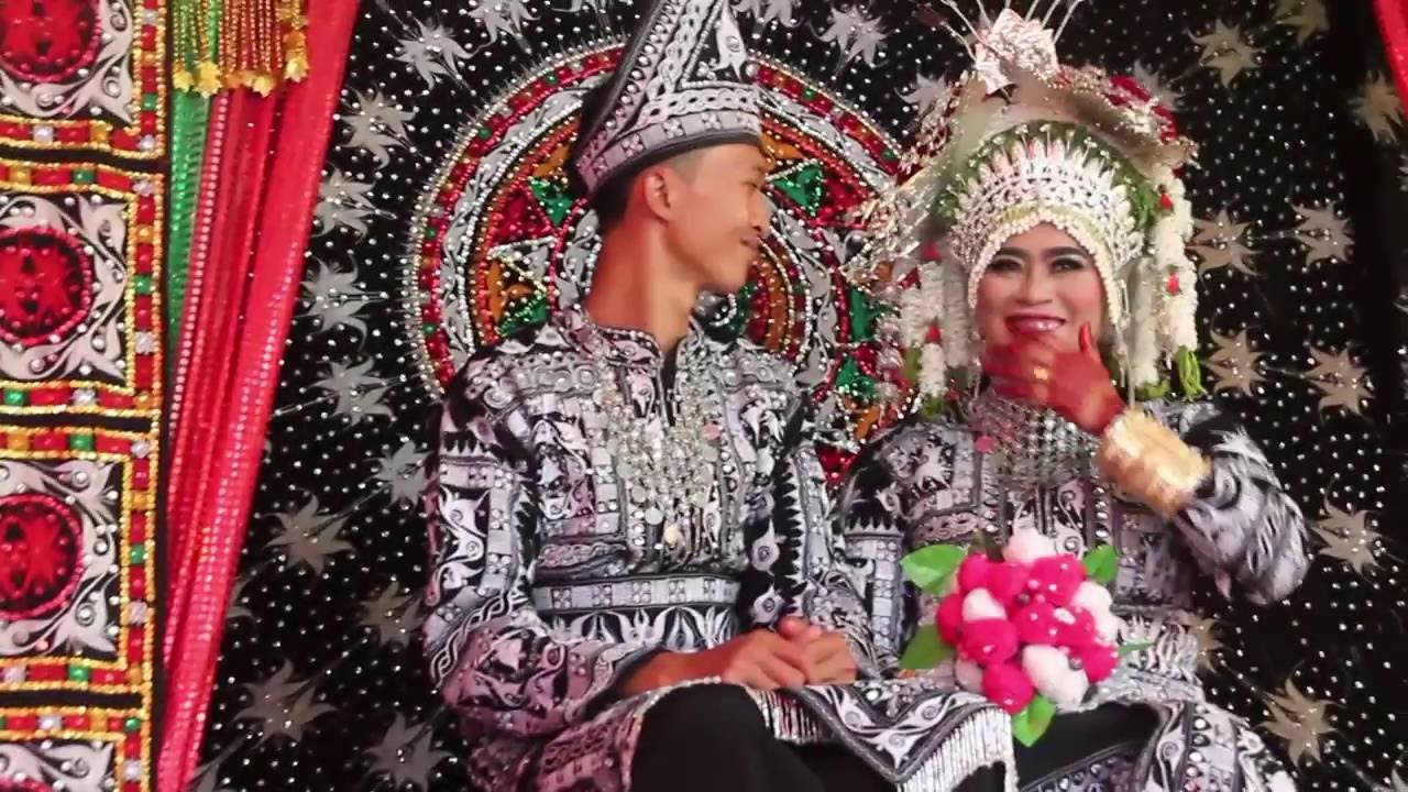 THE WEDDING MEMAKAI ADAT GAYO - YouTube