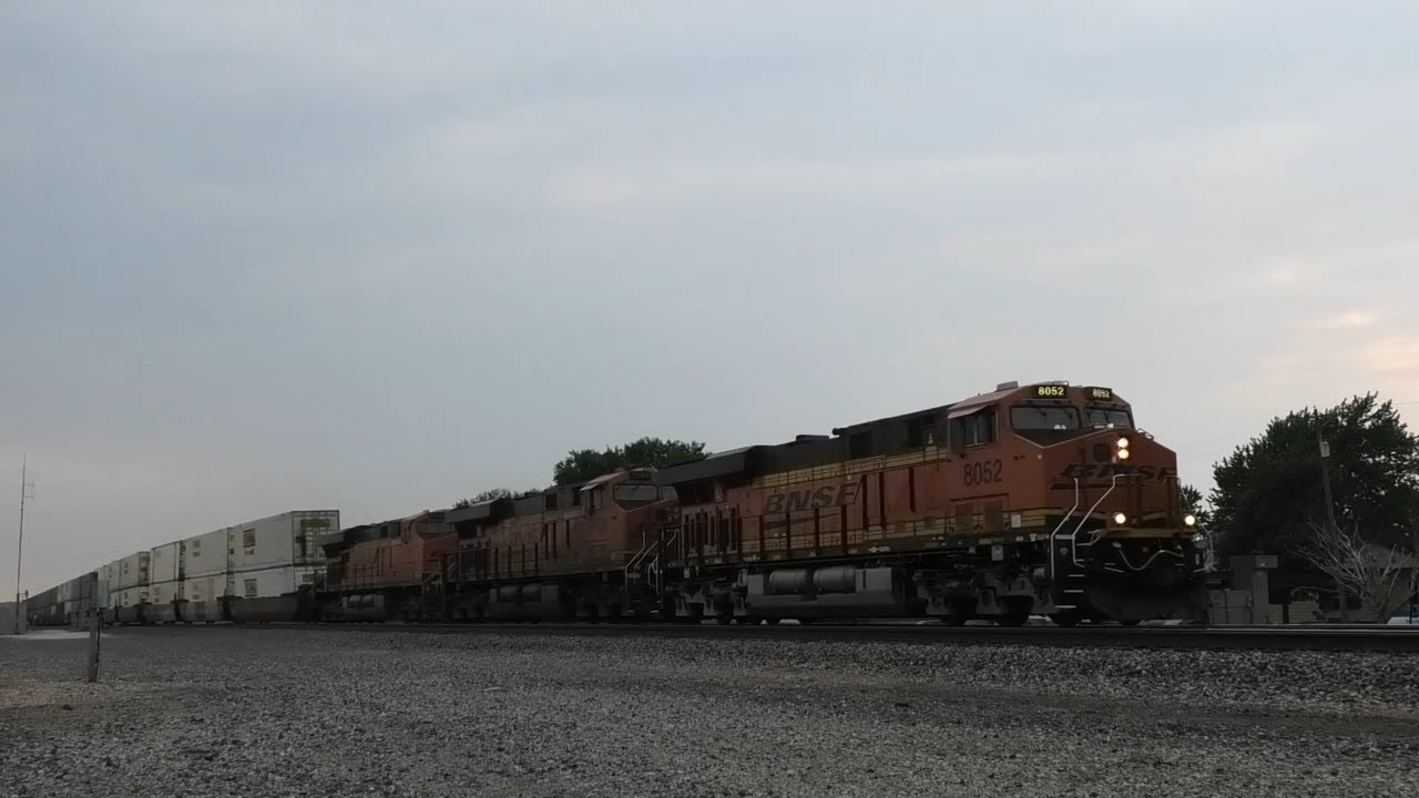 K5HLB! BNSF 8052 East in Ormonde, IL 6/6/23 - YouTube