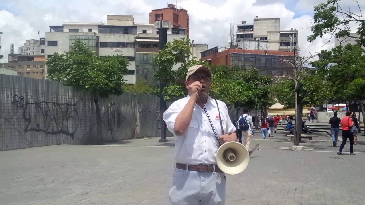 Rene Cedillo de la dirección nacional de Bandera Roja convocando a la ...