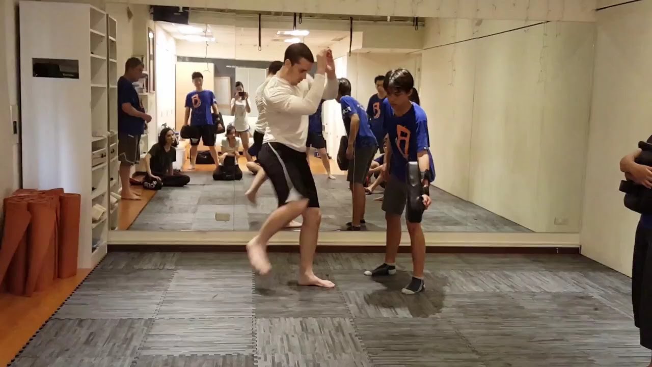 Oblique kick - YouTube