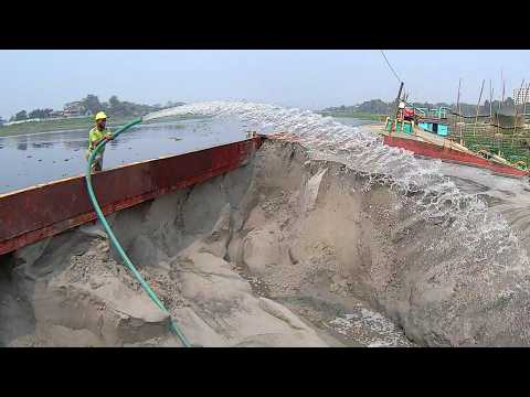 How Millions of Pounds of Sand Are Moved With Just Water | Inside a Barge Unloading