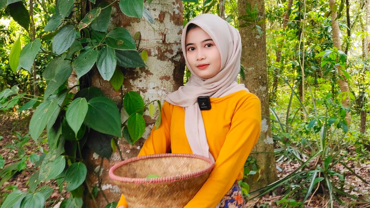 WOOOWW...BIKIN SUSAH BERKEDIP‼️MELIHAT KECANTIKAN PERAWAN DESA SEDANG SENDIRIAN DI HUTAN - YouTube