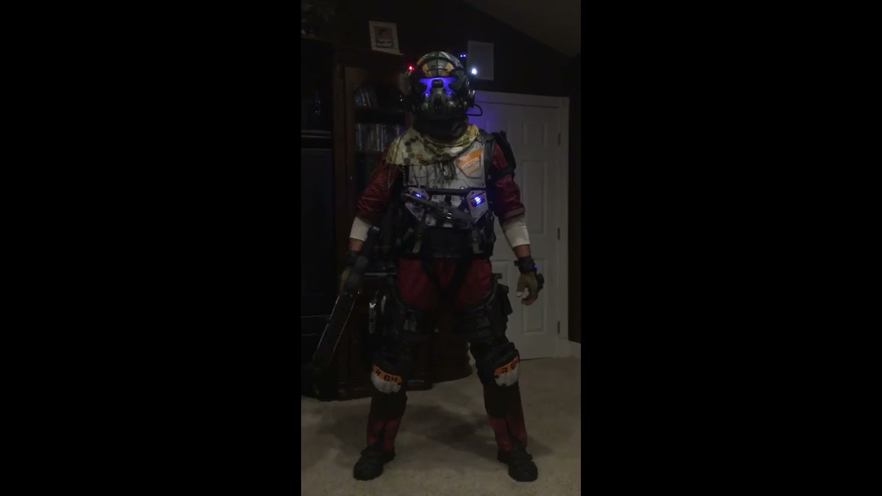 Titanfall 2 Pilot Jack Cooper (life size) Cosplay full reveal #1 (low ...