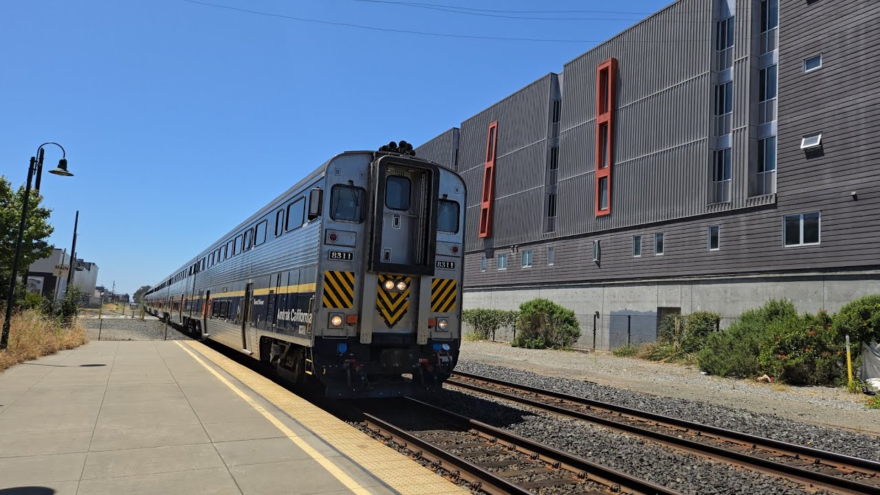 Amtrak San Joaquin #714 at Berkeley Station with CDTX #8311 Cab Car and ...