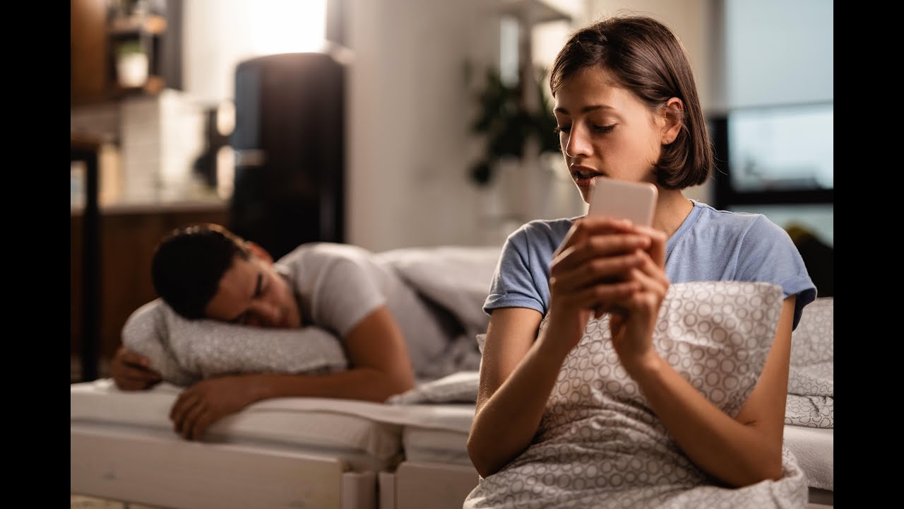 9 Signs Someone is Cheating on You in a Long Distance Relationship ...