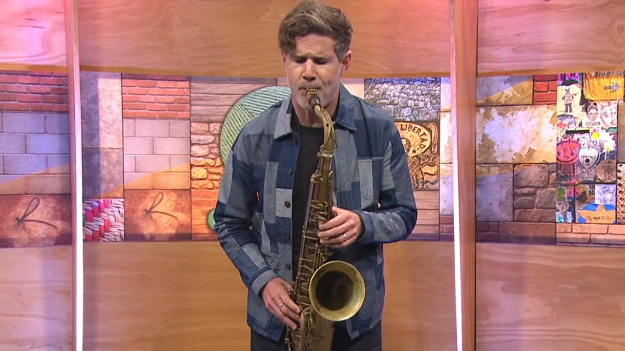 Entrevista al saxofonista Ben Wendel | Culturas Veintidós - YouTube
