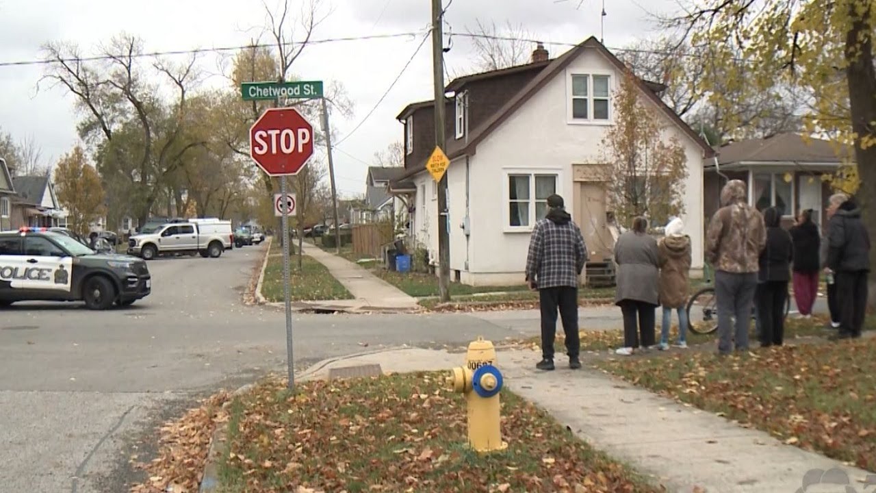 Man arrested after St. Catharines standoff, faces murder charges - YouTube